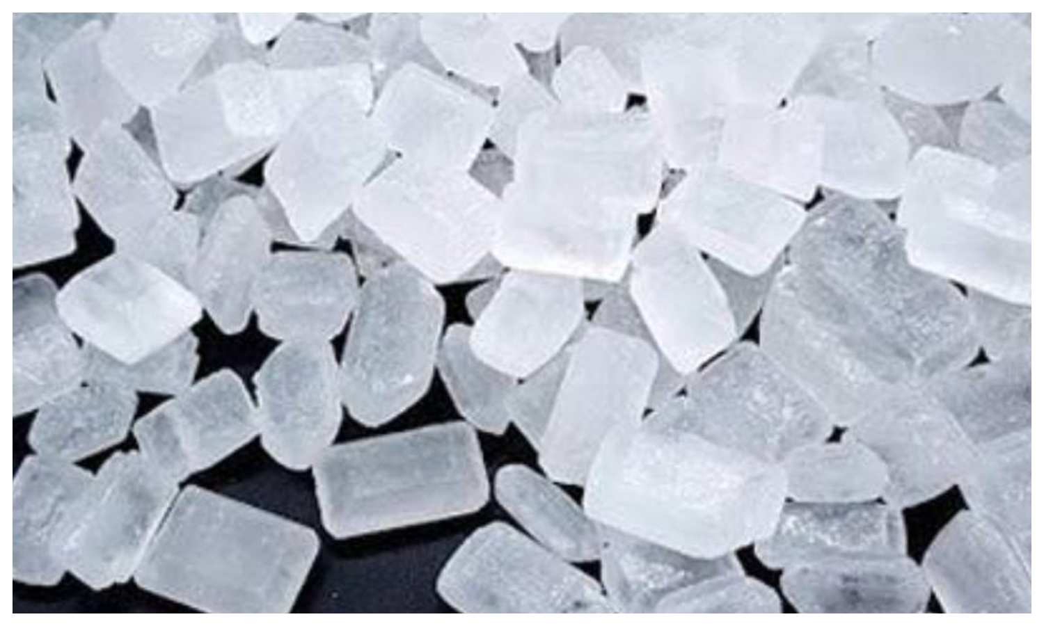 मिश्री है एनर्जी बूस्टर, आयुर्वेद में खांसी और सर्दी के इलाज में होता ...