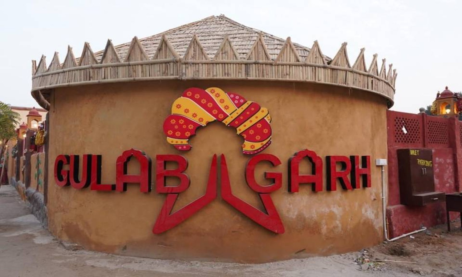 जयपुर में लें राजस्थानी वाईब्स का आनंद, गुलाबगढ़ रिजॉर्ट है सबसे सस्ता ...