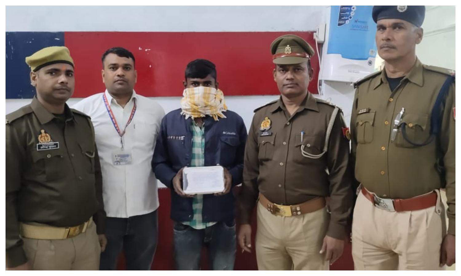 GRP पुलिस के हत्थे चढ़ा शतिर चोर । Chandauli Latest News in Hindi ...