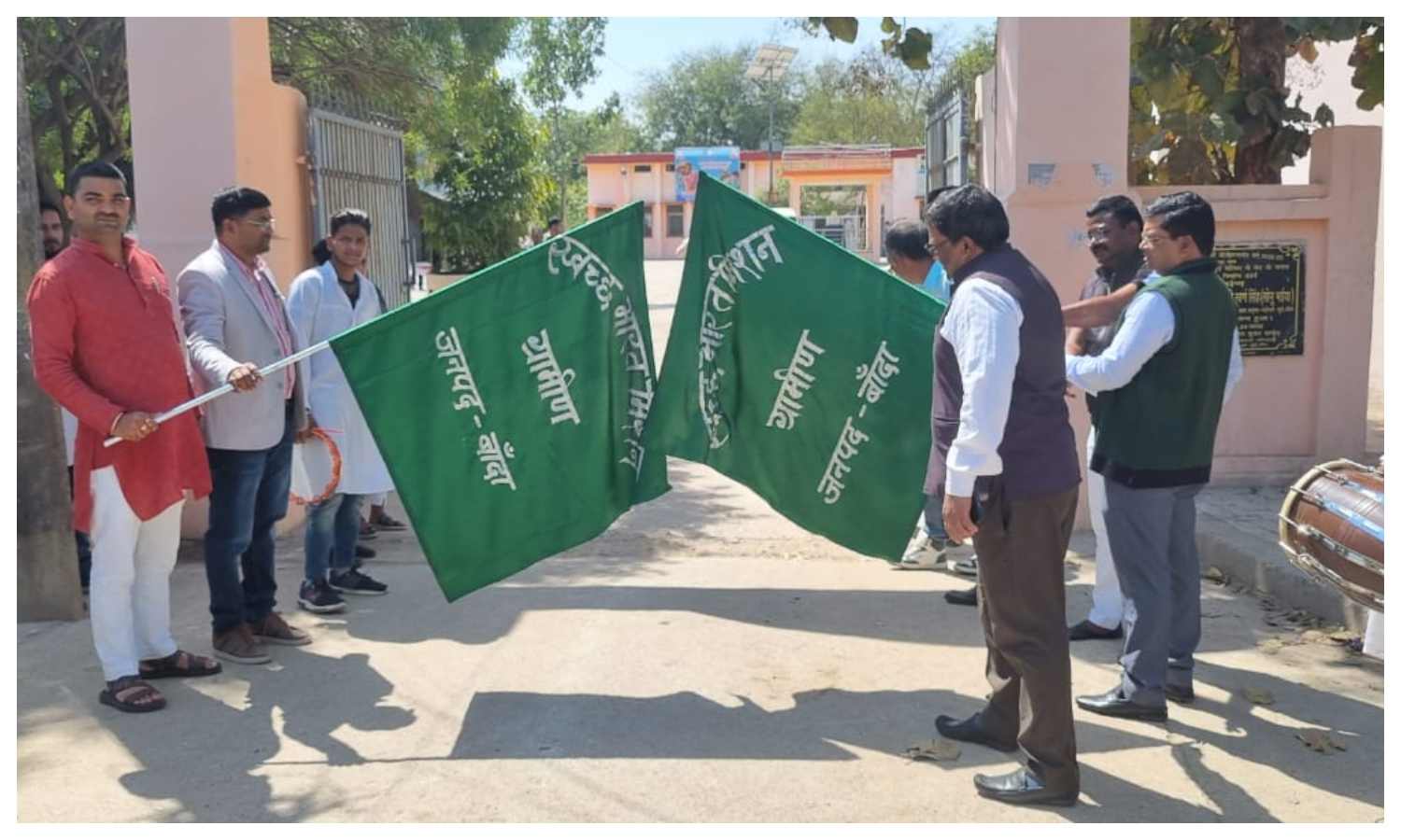 नुक्कड़ नाटकों से जगाई स्वच्छता की अलख । Banda Latest News in Hindi ...