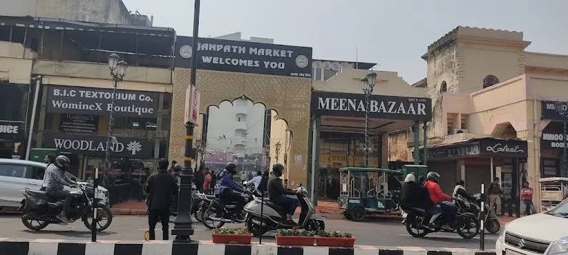 Lucknow Janpath Market Hazratganj | Lucknow Tourism News in Hindi ...