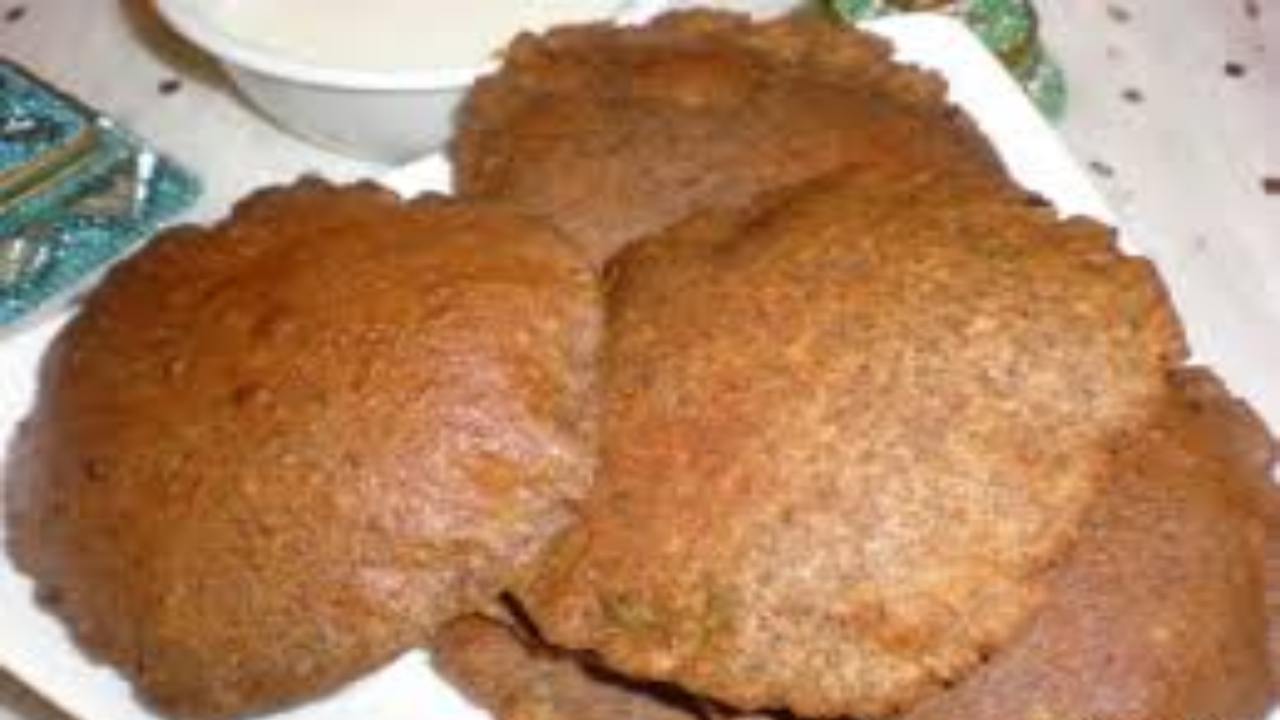 Kuttu and Singhare ke atte ki Poori | Newstrack Hindi | Kuttu and ...