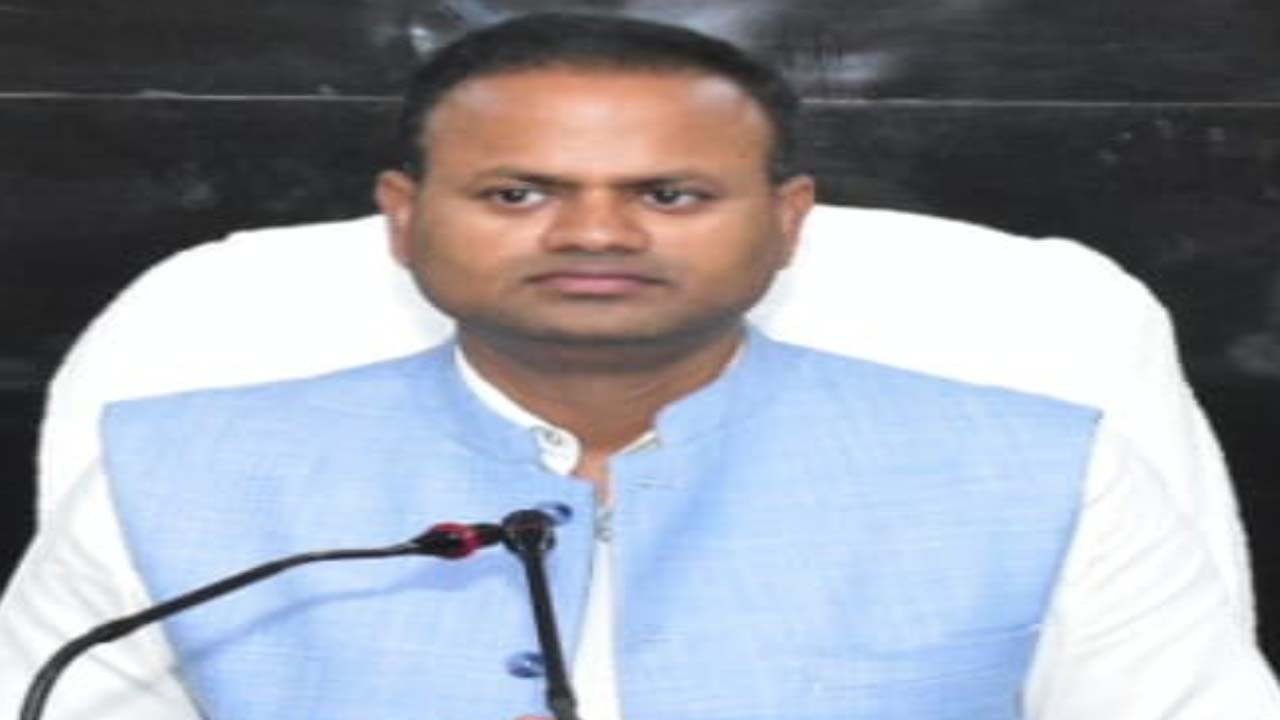 Bareilly News | DM Ravindra Kumar | Doctor Day | Newstrack UP News | न्यूज़ ट्रैक | UP News ...