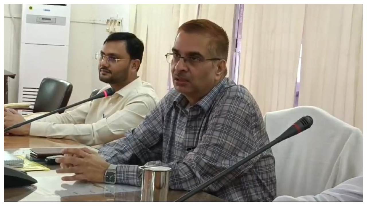 Sonbhadra News | Newely DM Badrinath Singh | sonbhadra dm | Newstrack ...