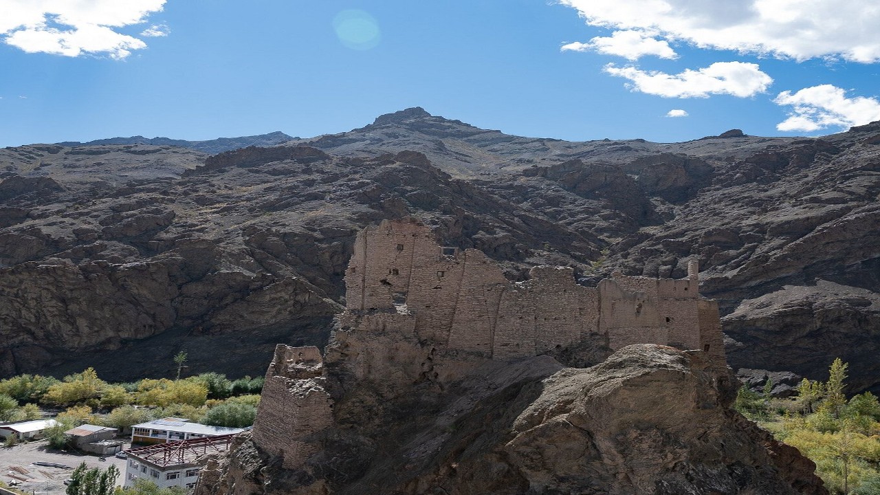 हवा के झोंके से घूमता था इस किले का कमरा, लद्दाख में है फेमस | Chiktan ...