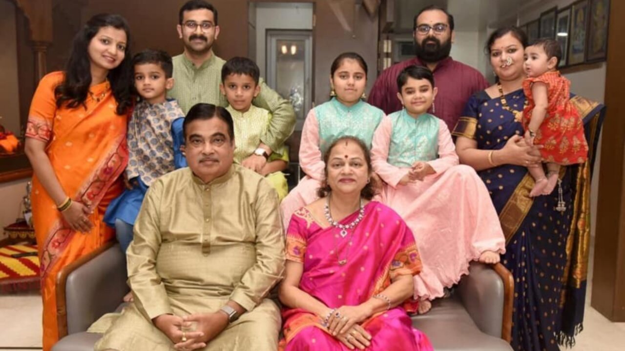 Nitin Gadkari Family| Nitin Gadkari Children| Nitin Gadkari Net Worth ...
