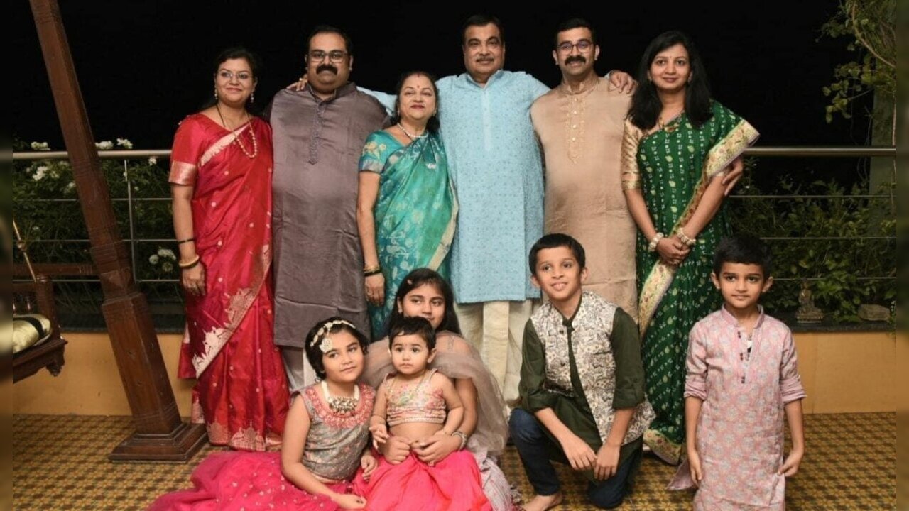 Nitin Gadkari Son| Nikhil And Sarang Gadkari Profession| Nitin Gadkari Son Net Worth| News Track ...