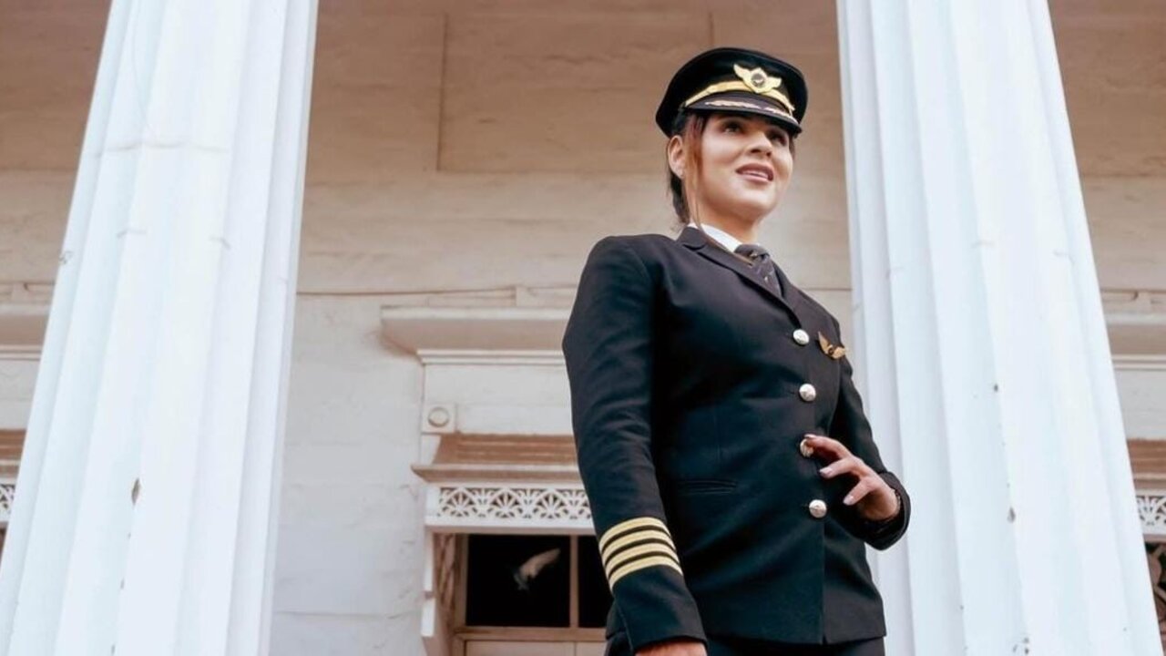 Bharat Ki Sabse Khubsurat Mahila Pilot| Most Beautiful Female Pilot In ...