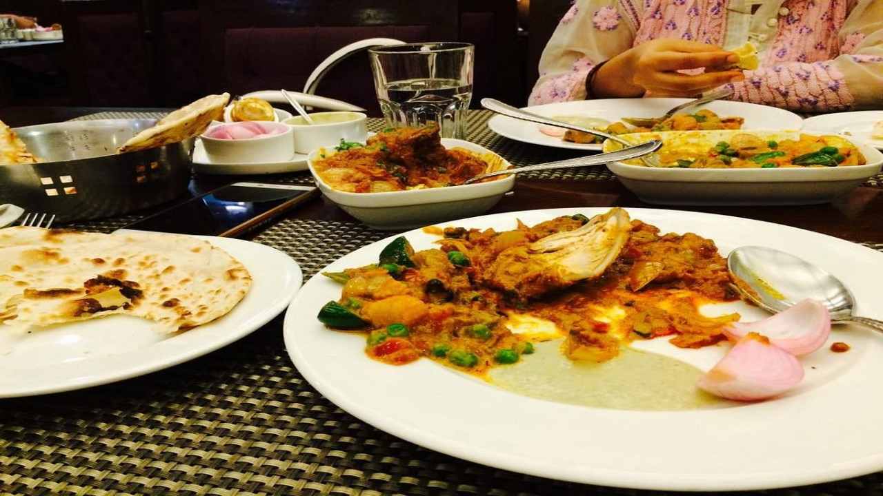 Lucknow Famous Restaurant | What The Food | Tourism News Track Hindi ...