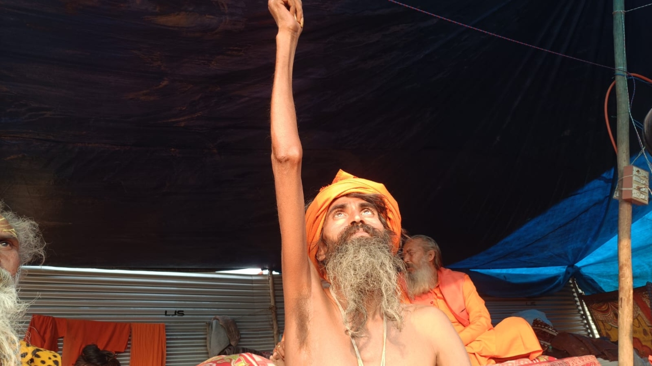 Prayagraj News| Prayagraj MahaKumbh 2025| Naga sadhu practice of upper ...