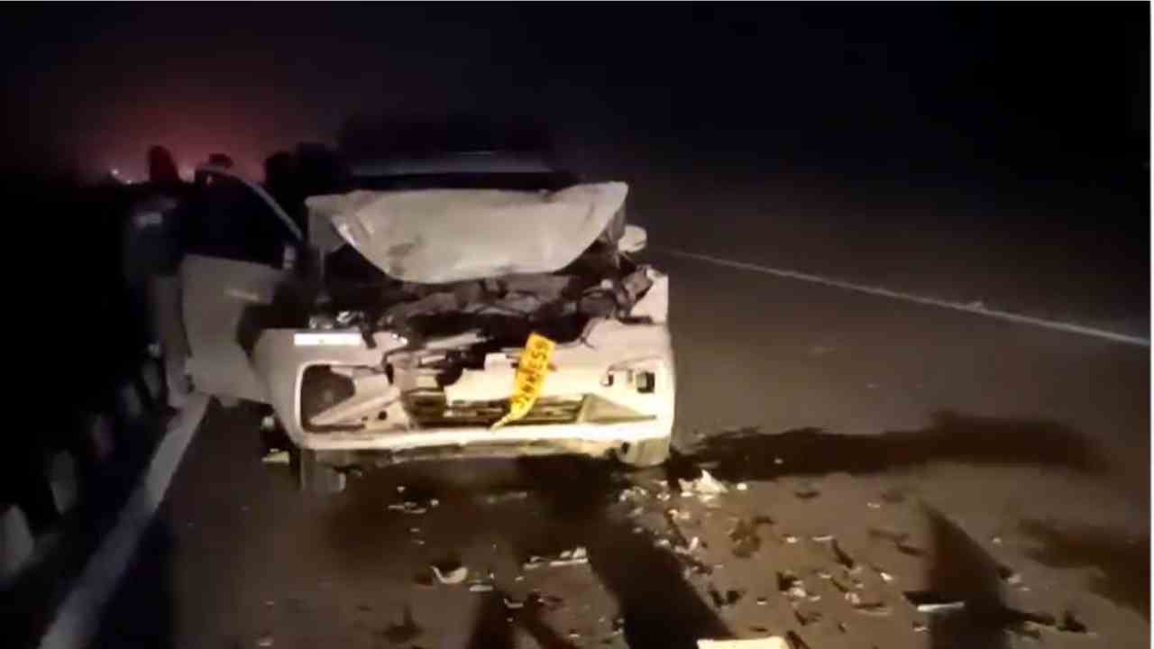 Raebareli Bachhrawan Police Station Area Terrible Accident Due to Fog ...