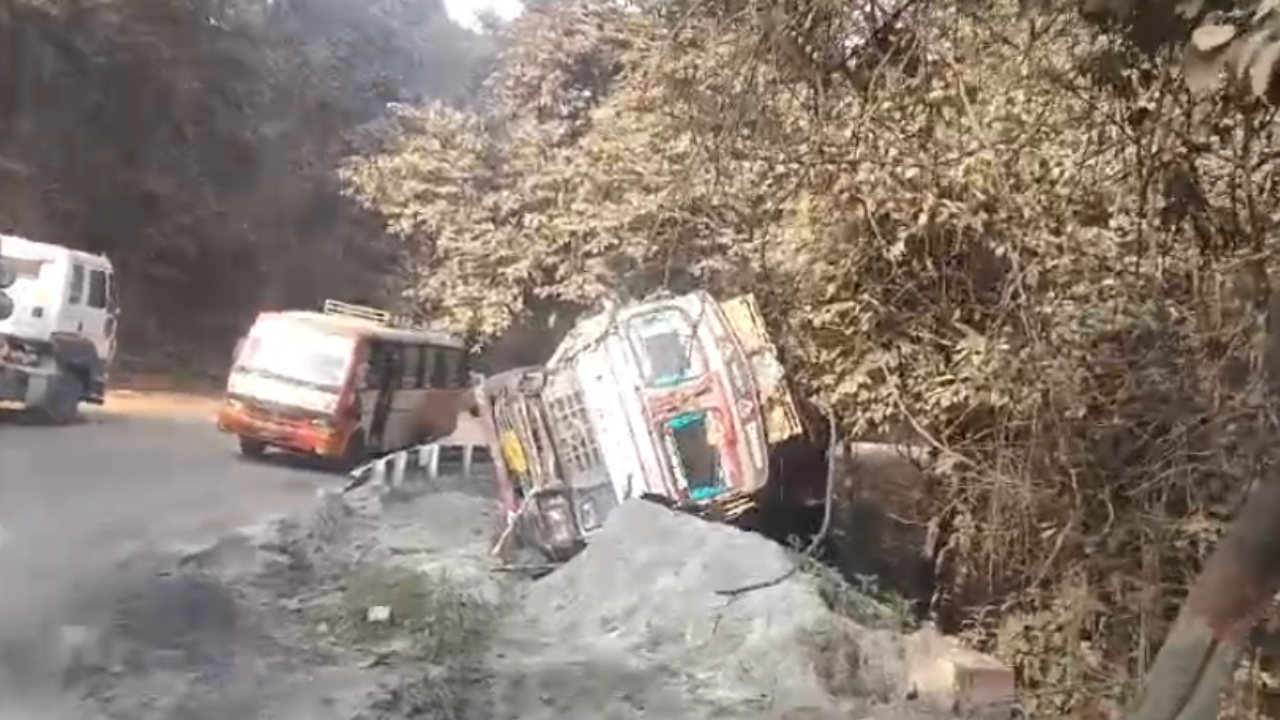 Sonbhadra News Today Big Accident On Rewa Ranchi National Highway Three Vehicles Collided Sadak ...