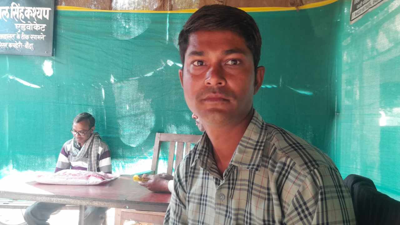 Banda News Paprenda Police Station Inspector slapped seller for not ...