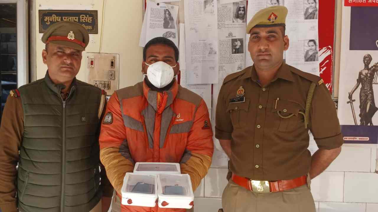 Hapur Police got a big success arrested a mobile thief and recovered ...