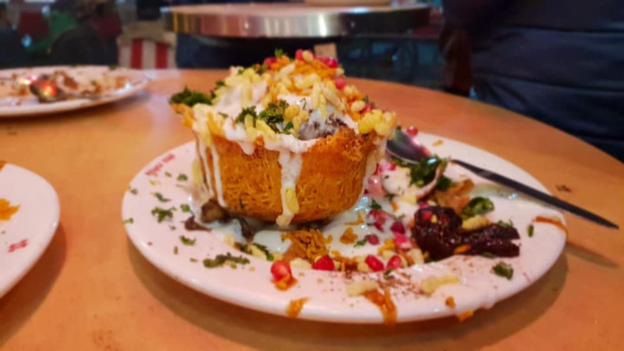 Lucknow Famous Royal Cafe Chat Bhandara | Lucknow KIng of Chat | Best ...