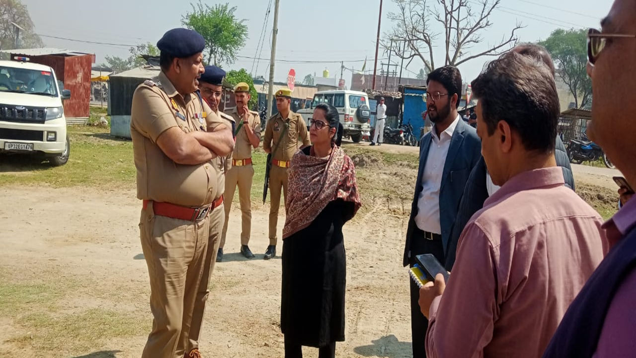 Bahraich DM Monika Rani | Bahraich SP | UP Deputy CM Brajesh Pathak ...