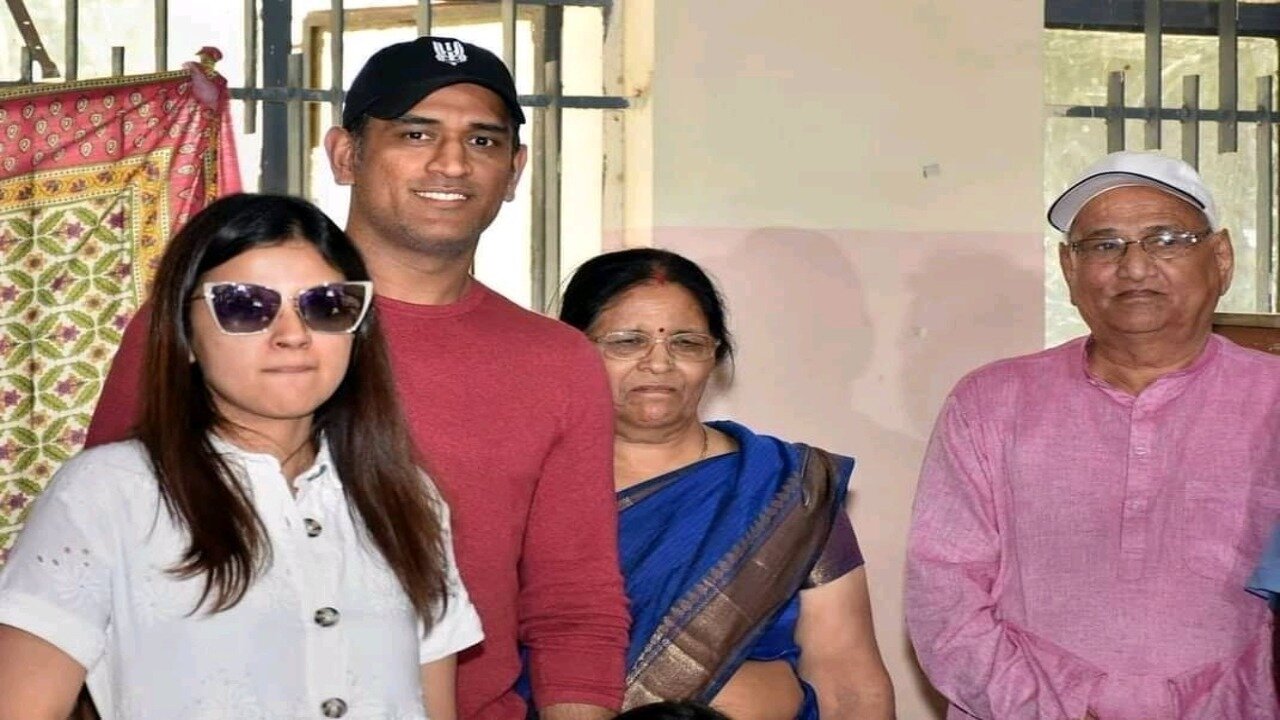 MS Dhoni All Family Members Details| MS Dhoni FAMILY| MS Dhoni Siblings ...