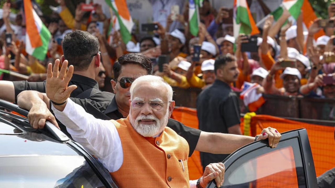 PM Modi Road Show PM Modi's grand road show in Gandhinagar Gujarat ...