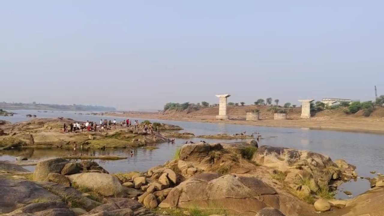 Banda News| young man went to take bath in river died by drowning in ...