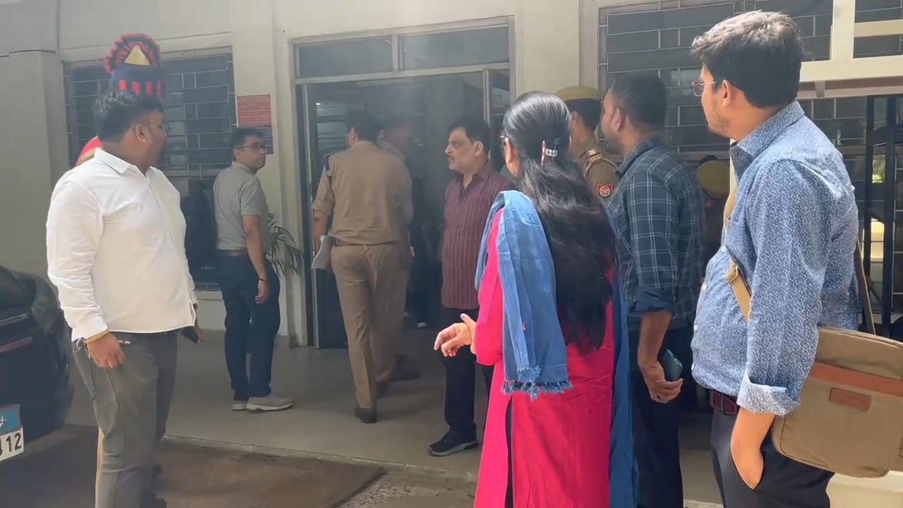 assaults case | IRS Gaurav Garg | Joint Commissioner Yogendra Mishra wife | Lucknow news ...