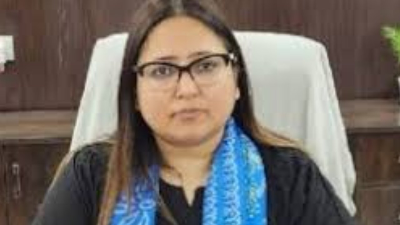 Gonda DM Suspends Village Development Officer Over Pahadapur Kharanja Dispute | Gonda News ...