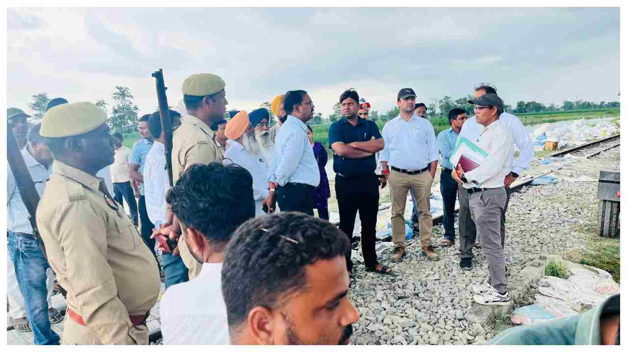 Lakhimpur Kheri News|flood alert near bheera paliya railway line adm ...