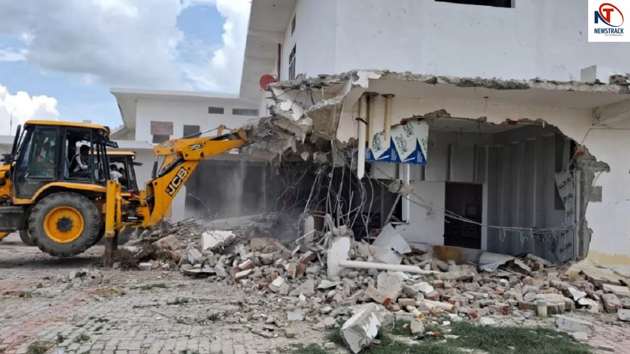 Bulldozer Action on Changur Baba Illegal Property| Balrampur Religious Conversion| Changur Baba ...