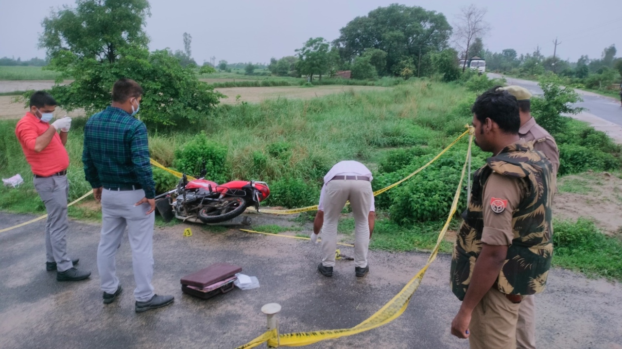 Hardoi News|Police Encounter with Criminals robbed Woman in hardoi| UP News in Hindi| Newstrack ...