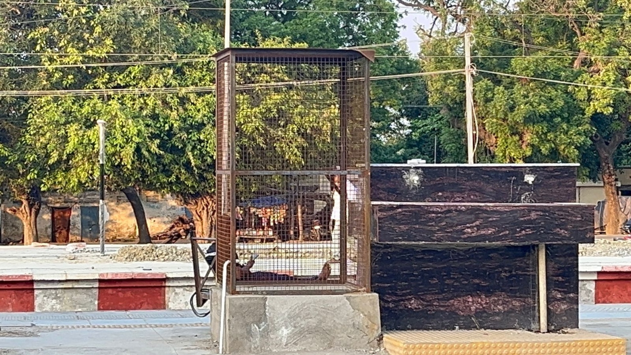 Hardoi News|DRM Visits Fail to Improve Conditions of Hardoi Railway Station| UP News in Hindi ...