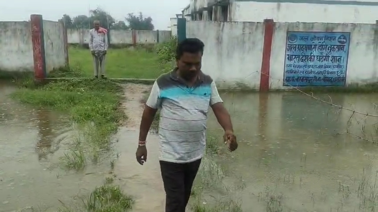 Chandauli News| Chandauli School Faces Waterlogging Students Education ...