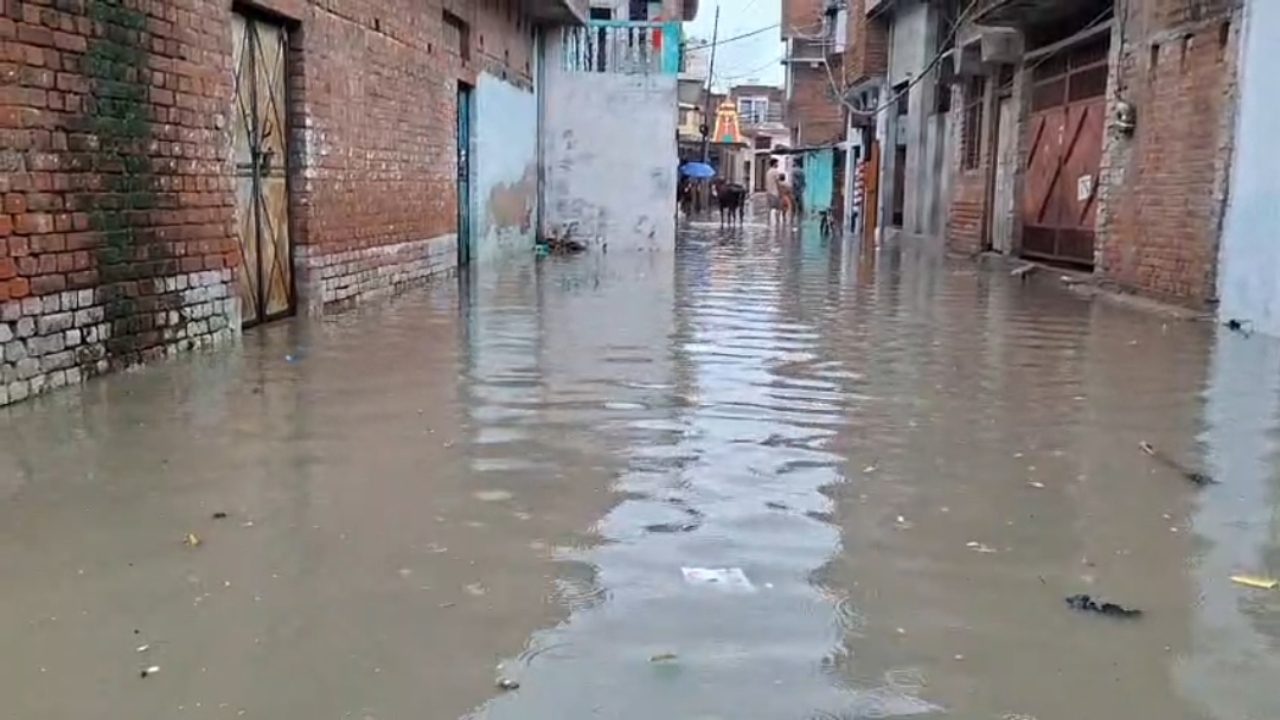 Banda News|Waterlogging at Lohia Bridge Shankar Nagar Exposes Municipal ...