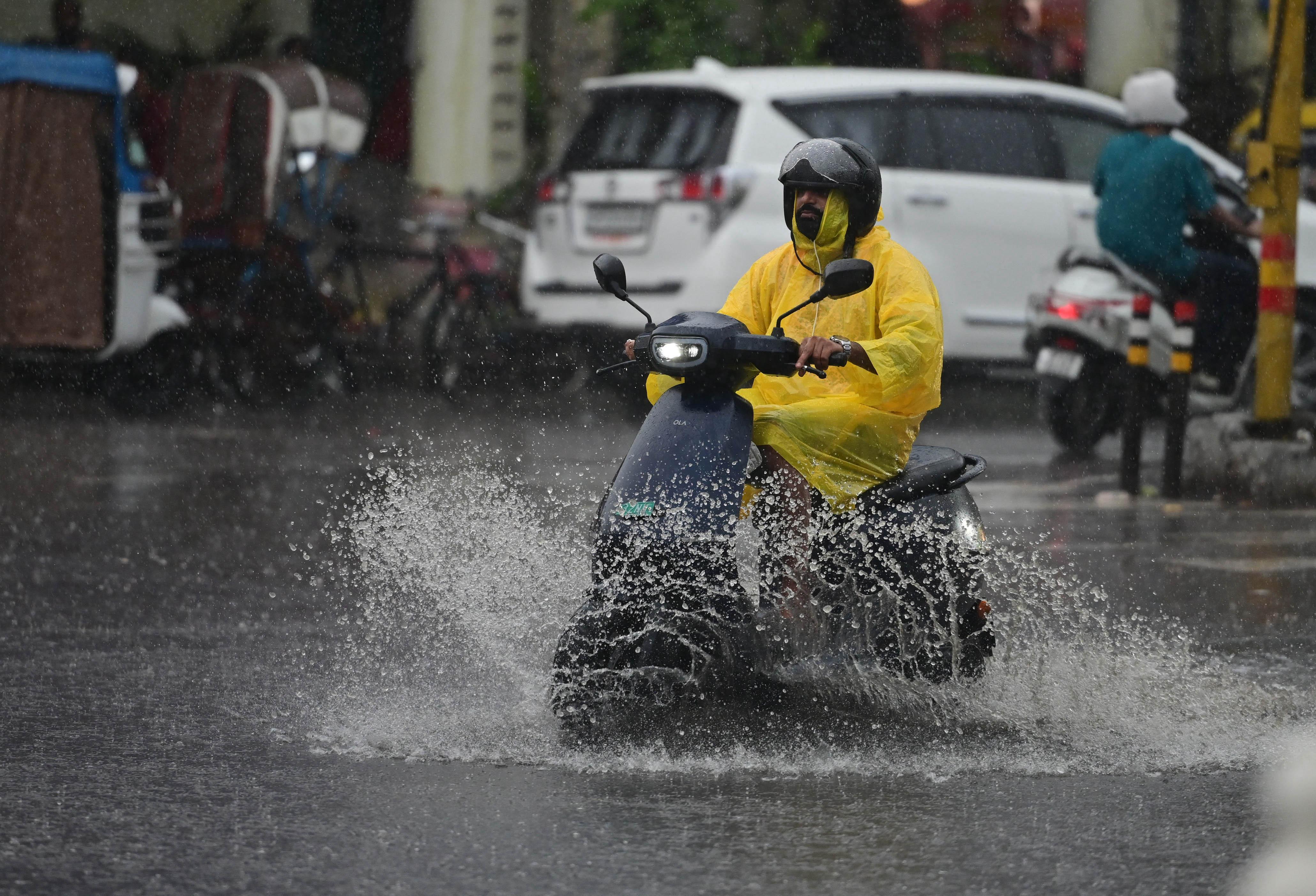UP weather update On 13 July| Lucknow rain alert| heavy rainfall in Lucknow 13 July| Uttar ...