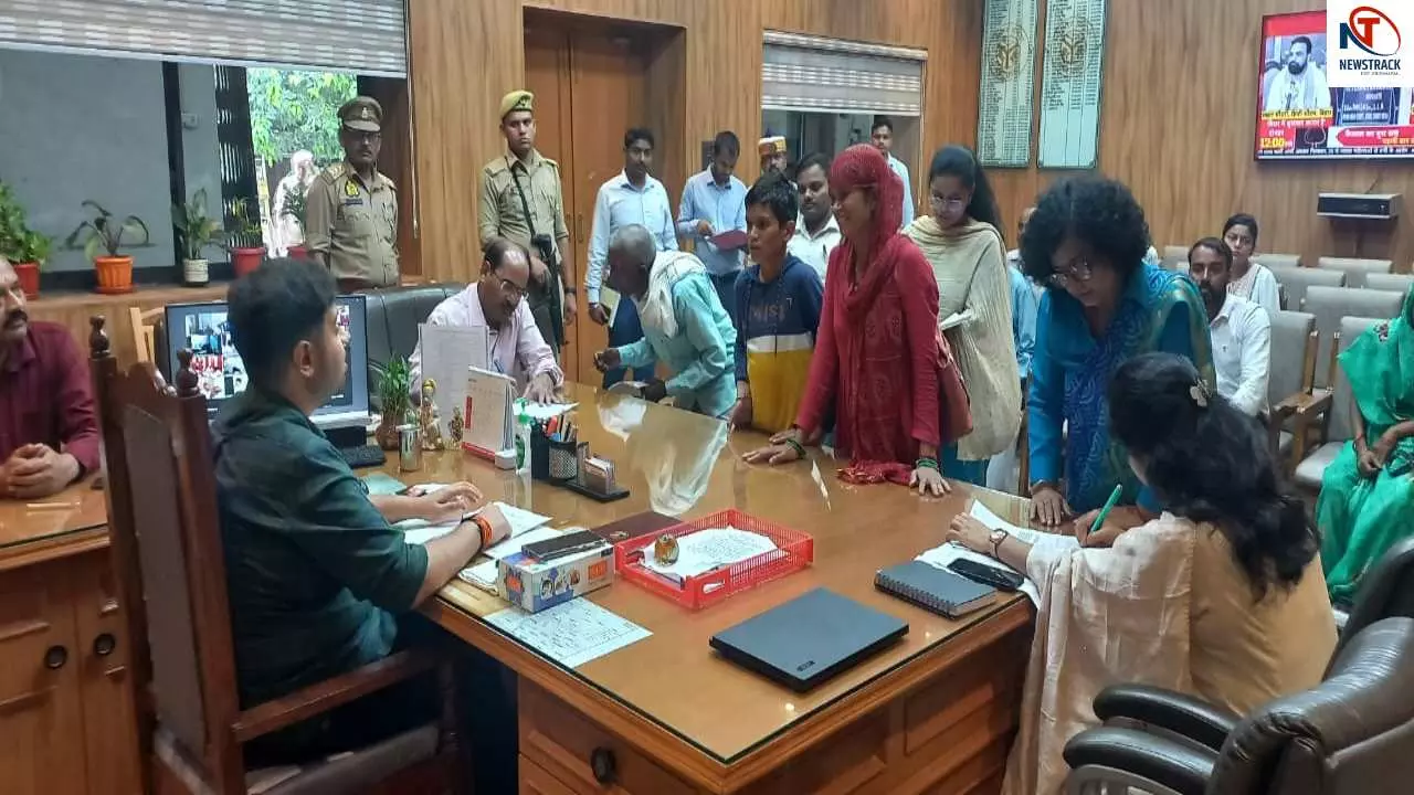 Ayushman cards of 163 elderly people have been made so far in the public hearing| Hardoi News ...