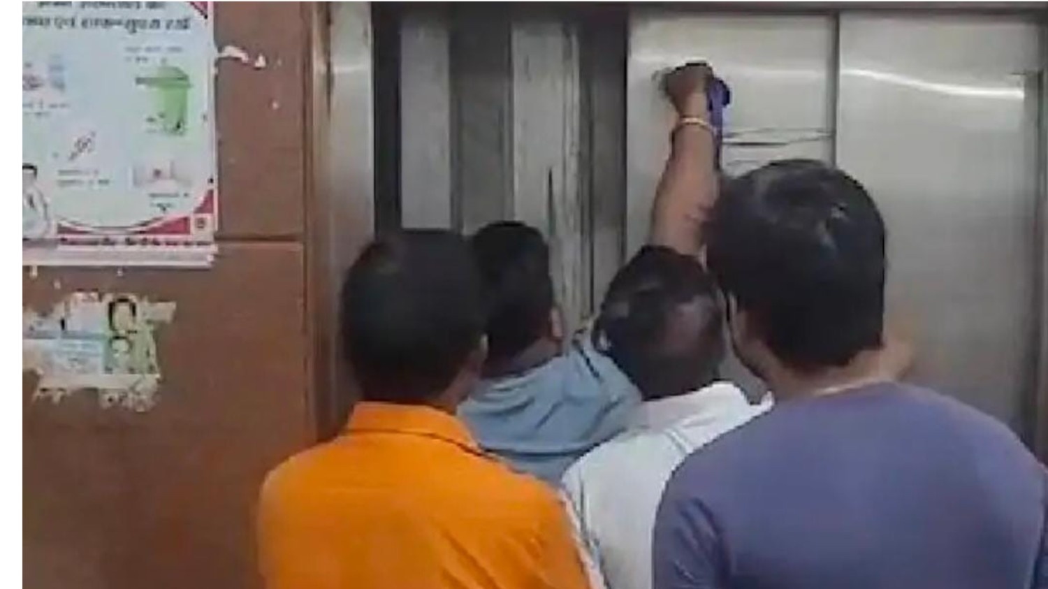 Two Youths Rescued from Stuck Lift in Lucknow Prem Plaza after 3 Hours | Lucknow News: हज़रतगंज ...