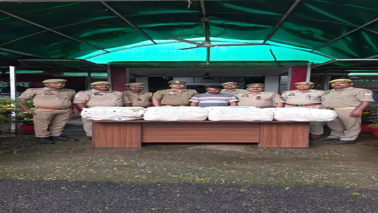 Ganja was being smuggled by making secret box in trailer, 92 kg ganja recovered, one arrested ...