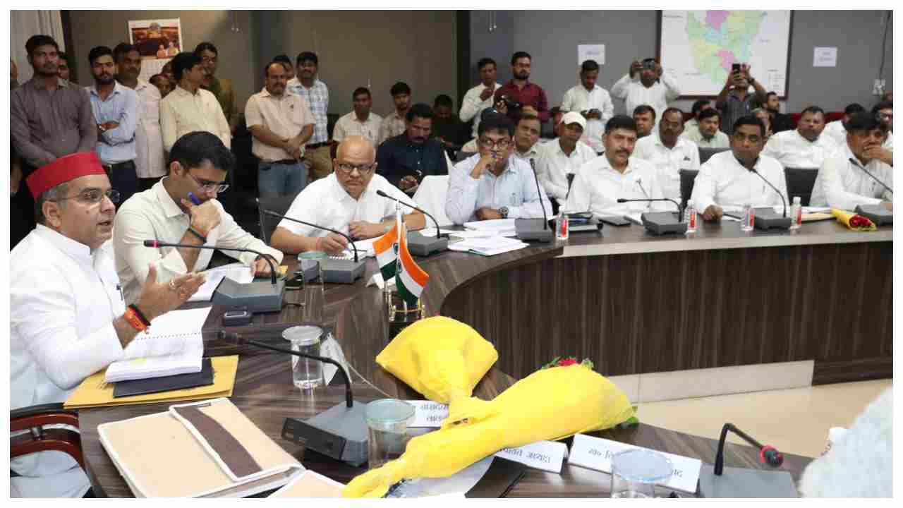 Azamgarh: MP Dharmendra Yadav Warns Officials to Prioritize Public ...