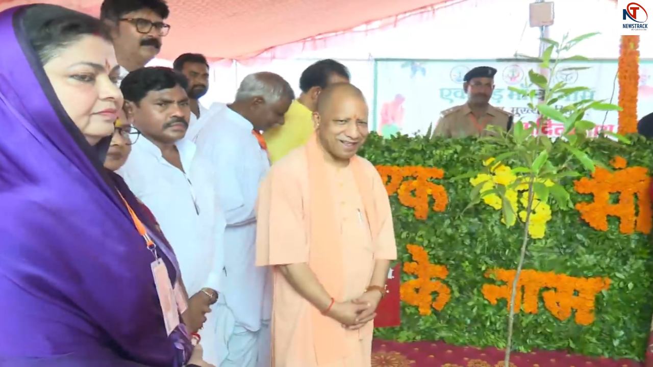 CM Yogi Adityanath reached the Collectorate and started reviewing the ...