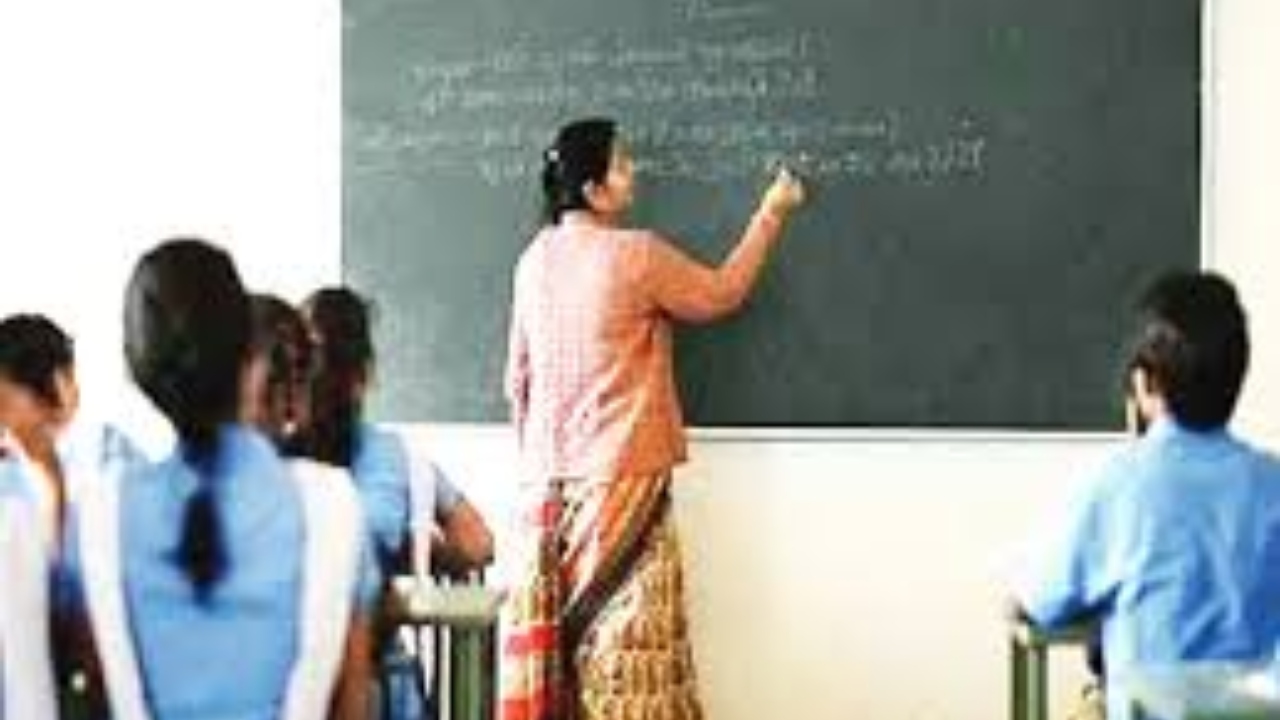 UP News| UP Basic Education Deptartment Plans Teacher Adjustment After School Merger| Newstrack ...