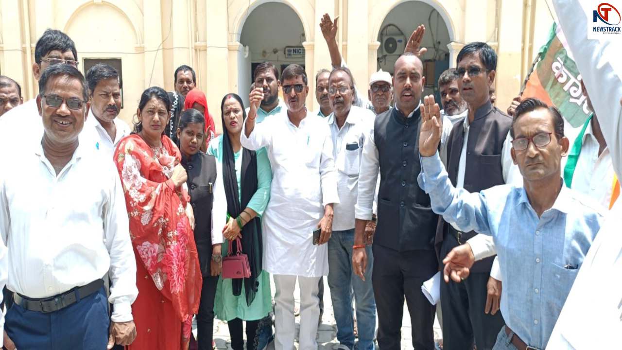 Congressmen sent memorandum to the Governor regarding black marketing of fertilizers| Hardoi ...