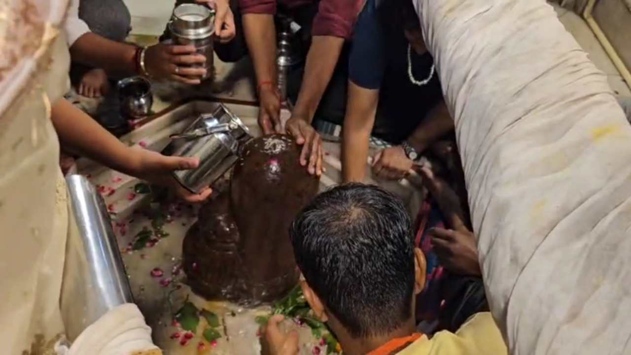 Hapur News| Thousands of Kanwariyas Perform Jalabhishek at Sabli ...