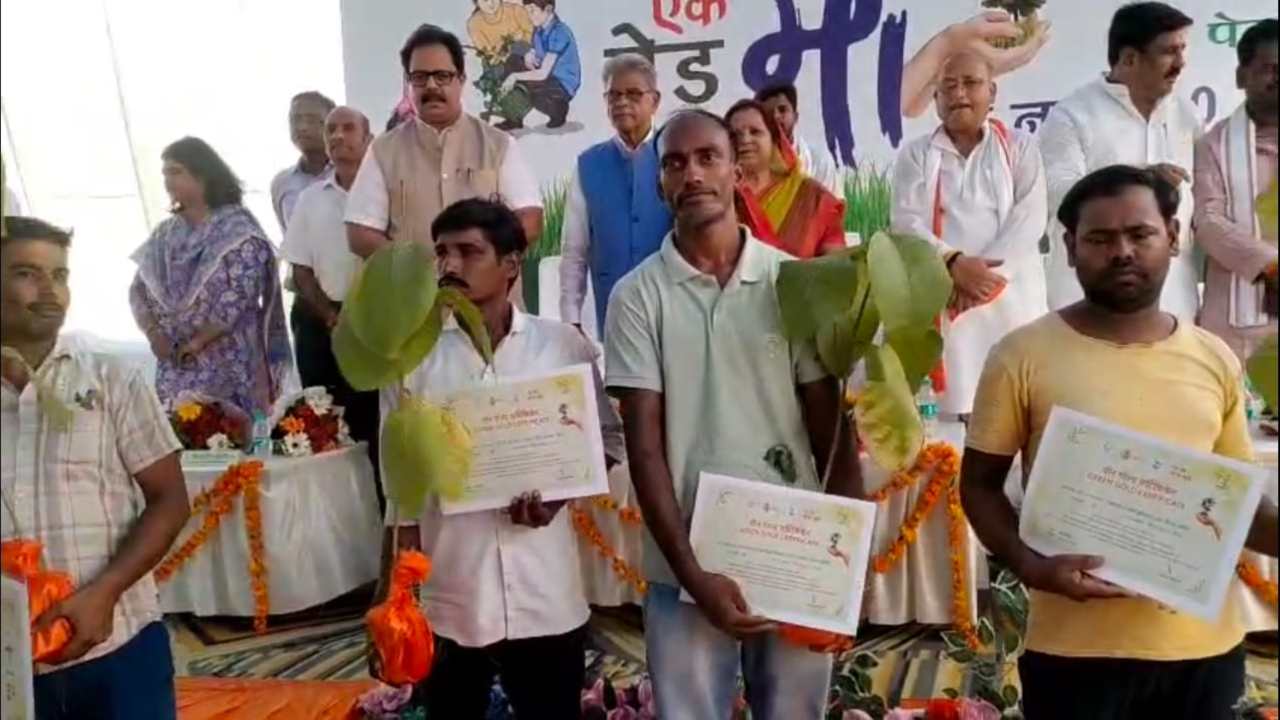 Barabanki News| UP Forest Minister Launches Triveni Plantation Drive in ...