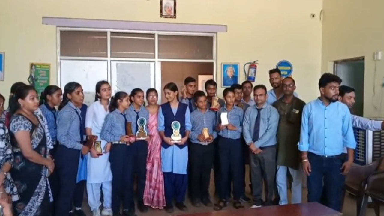 Mathura News | Mathura board toppers | Board exam toppers | Newstrack ...