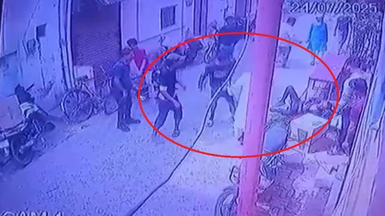 Banda Shocker: Youth Stabbed for Asking to Move Bike, Shocking Video ...