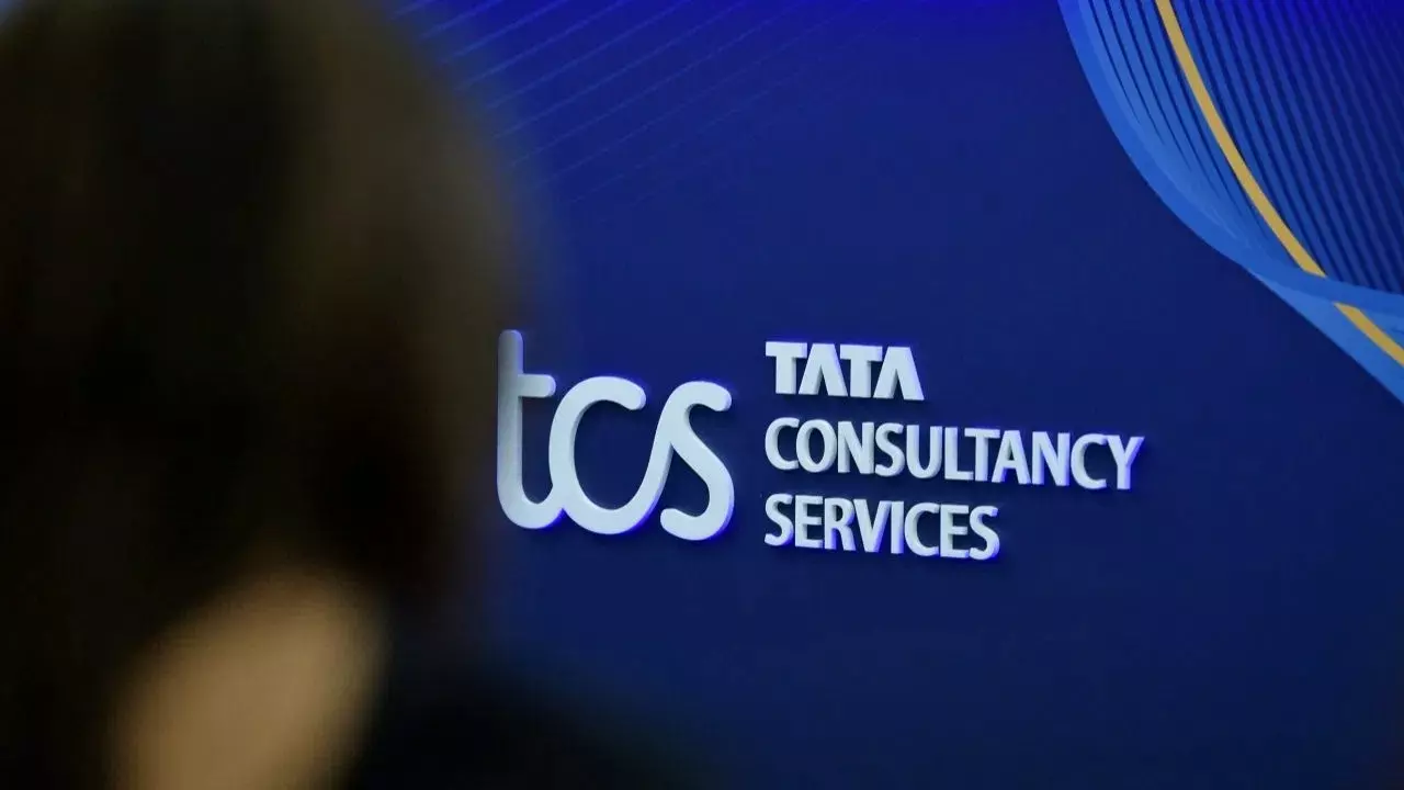 TCS has now put a stop on increment and hiring| TCS Freezes Increments and Hiring After Layoffs ...