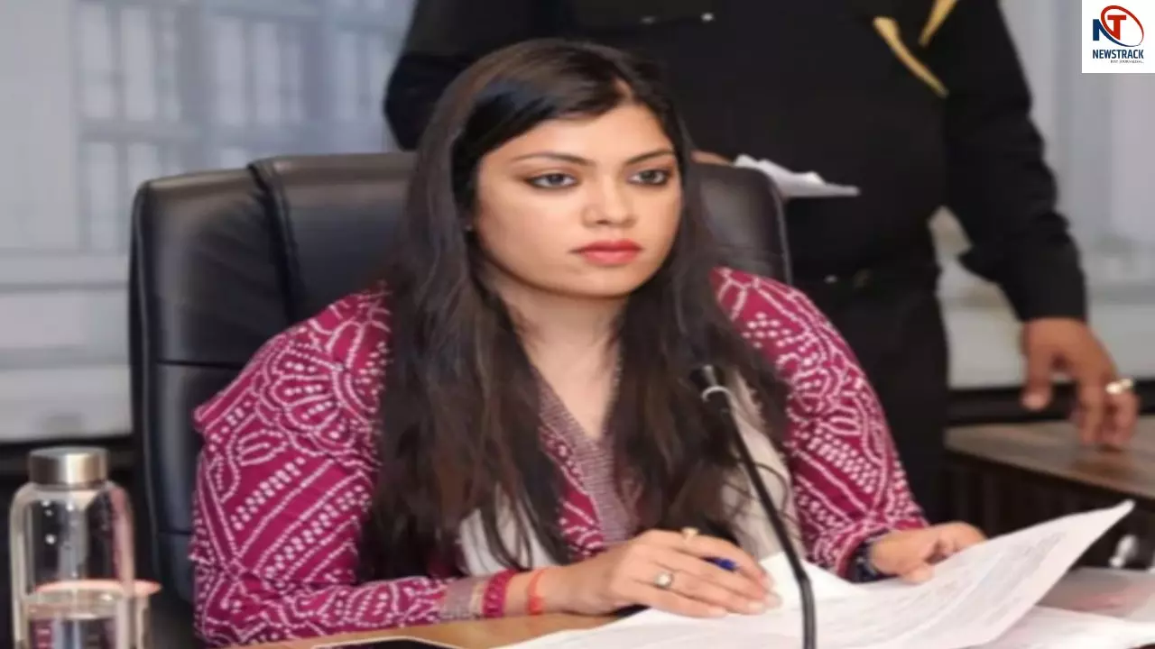 Gautam Buddha Nagar DM| IAS Medha Rupam| IAS Medha Rupam Kon Hai| IAS Medha Rupam Profile| Who ...