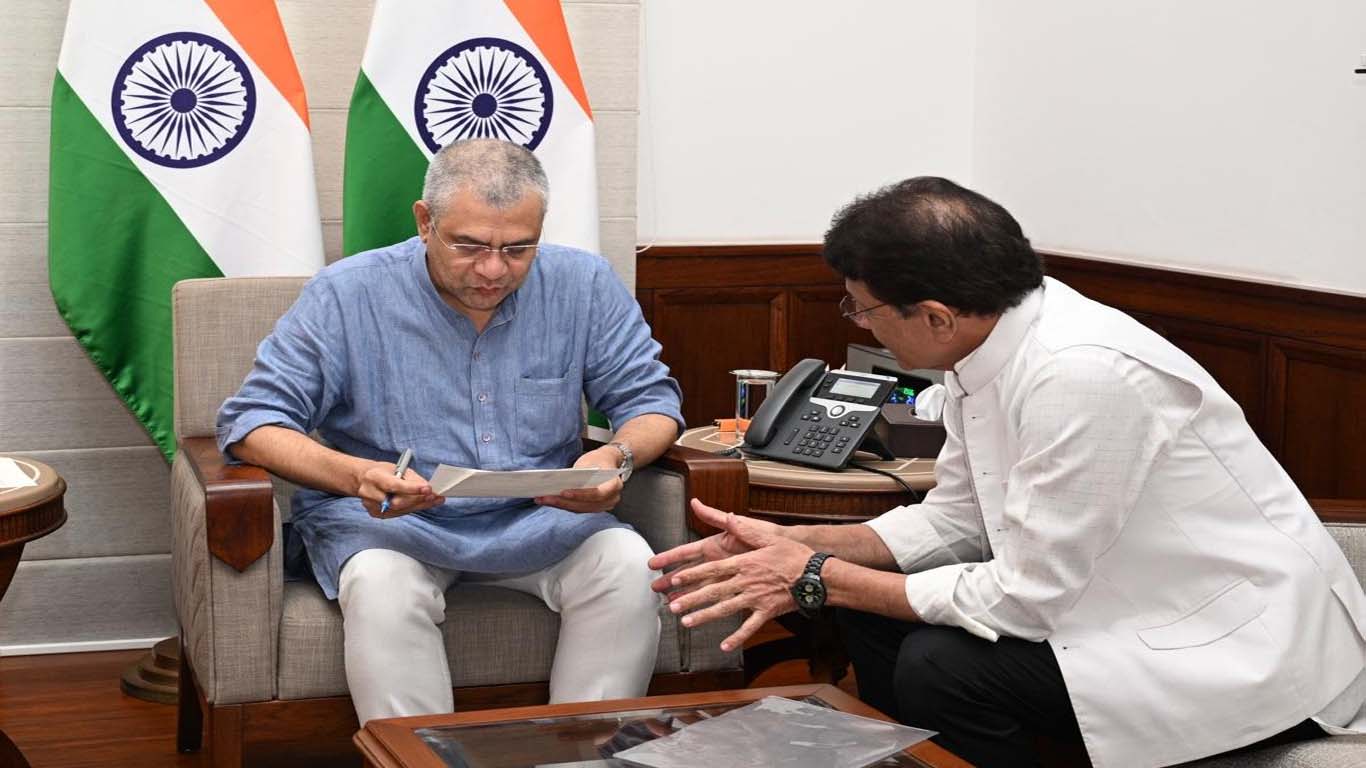 MP Arun Govil meets Railway Minister Ashwini Vaishnaw, demands restart of Delhi-Moradabad ...