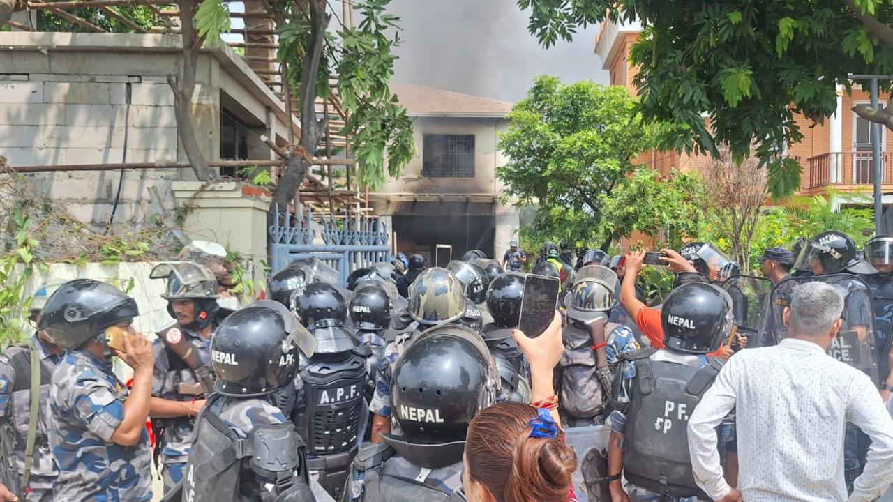 Nepal Violence Reaches Gauriphanta Border; Indian Security Forces on ...