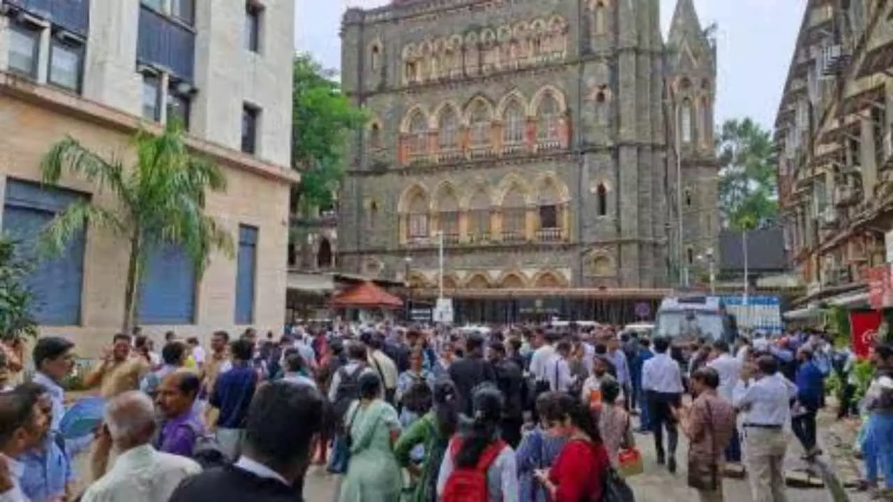 Delhi HC Bomb Threat Followed by Mumbai HC Scare | Security on High ...