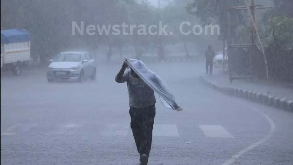 Lucknow Weather Today| Heavy Rainfall Continues| Temperature Drops ...