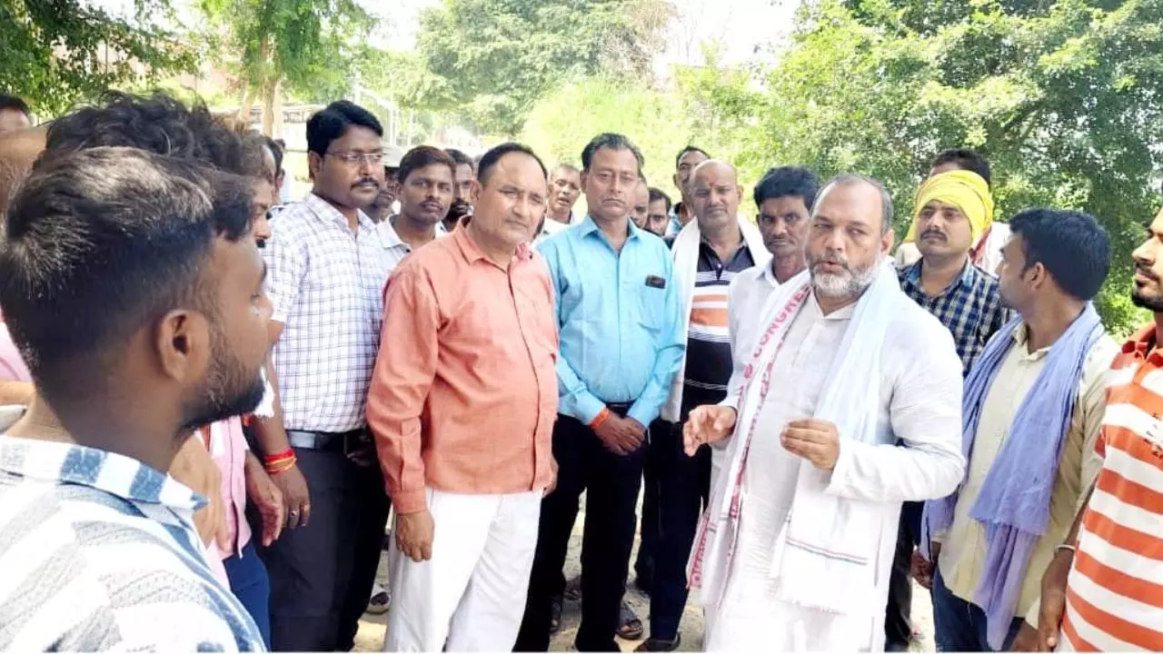 Pratapgarh Villagers Raise Road Condition Issues; Congress Leader ...